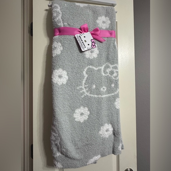 Hello Kitty | Bedding | Hello Kitty Gray Blanket | Poshmark